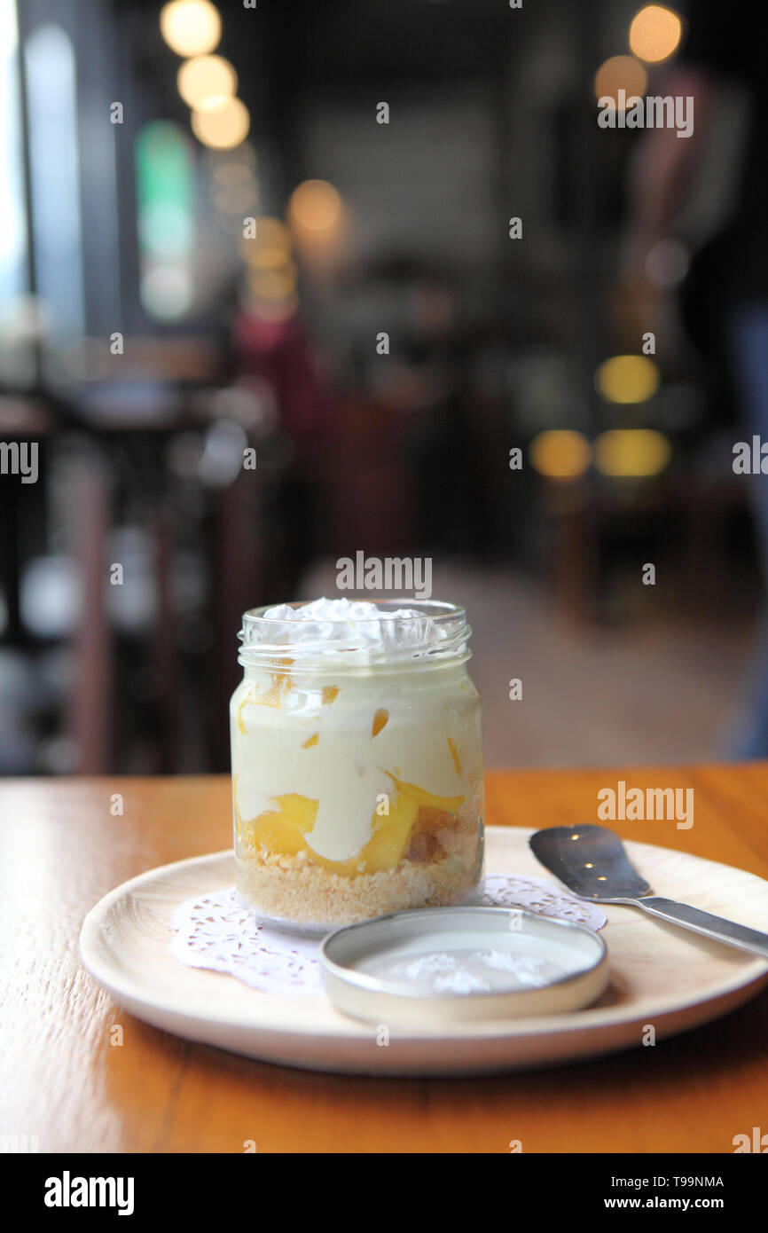 Mango and cream hi-res stock photography and images - Alamy