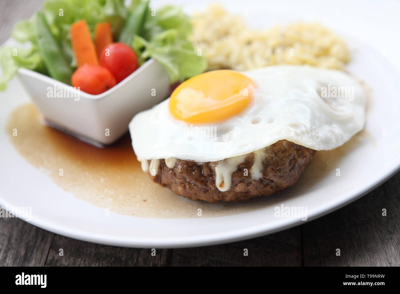 Restaurant dish beef hamburger hi-res stock photography and images - Alamy