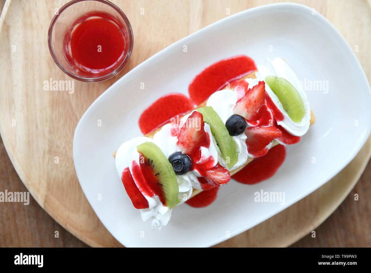 Crape cake hi-res stock photography and images - Alamy