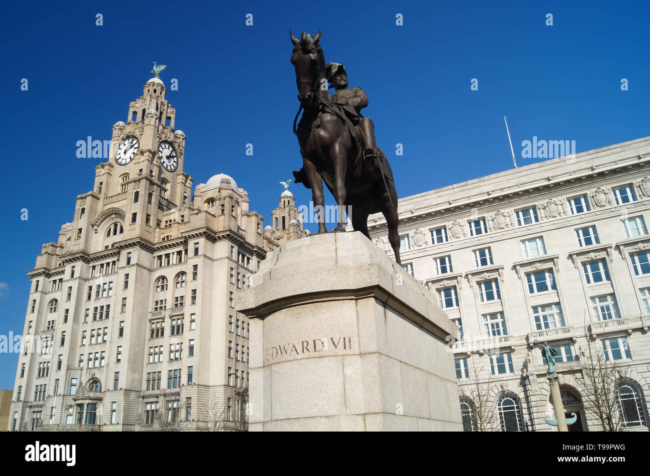 Statue king edward vii liver building hi-res stock photography and ...