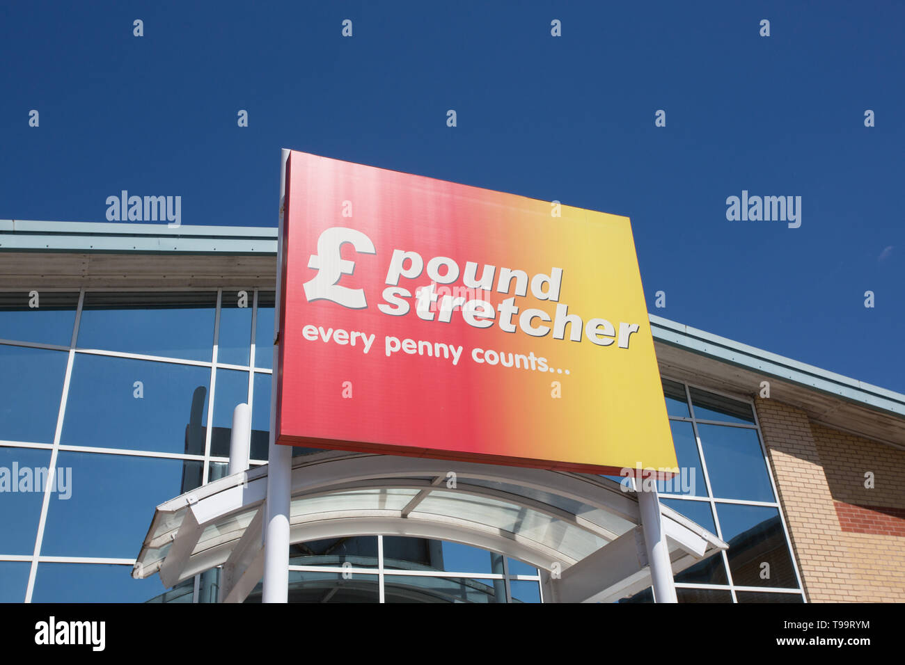 Shop sign poundstretcher shop sign hi-res stock photography and images ...
