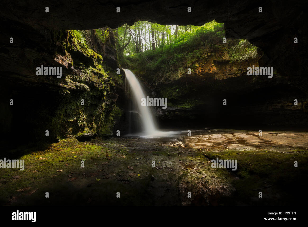 Brown waterfalls hi-res stock photography and images - Alamy