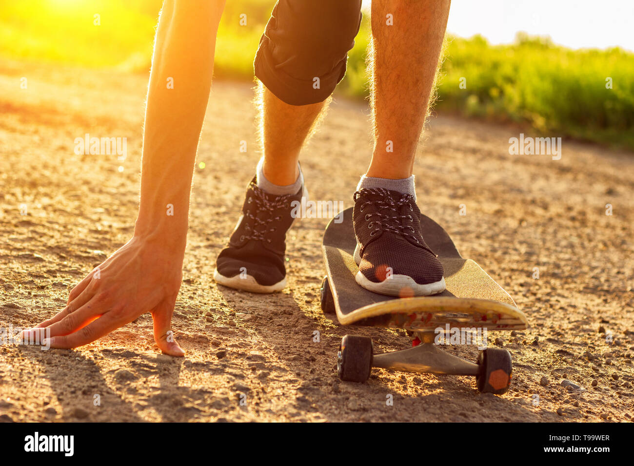Skateboarding at sunset silhouette hi-res stock photography and images ...