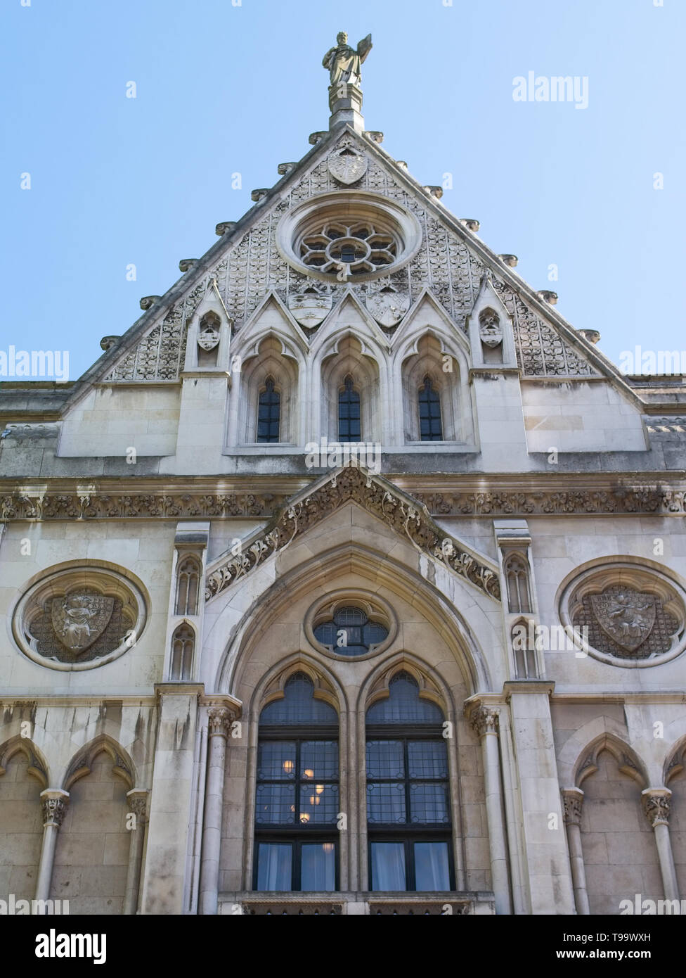 Details of the facade of the Royal Courts of Justice in London, UK ...