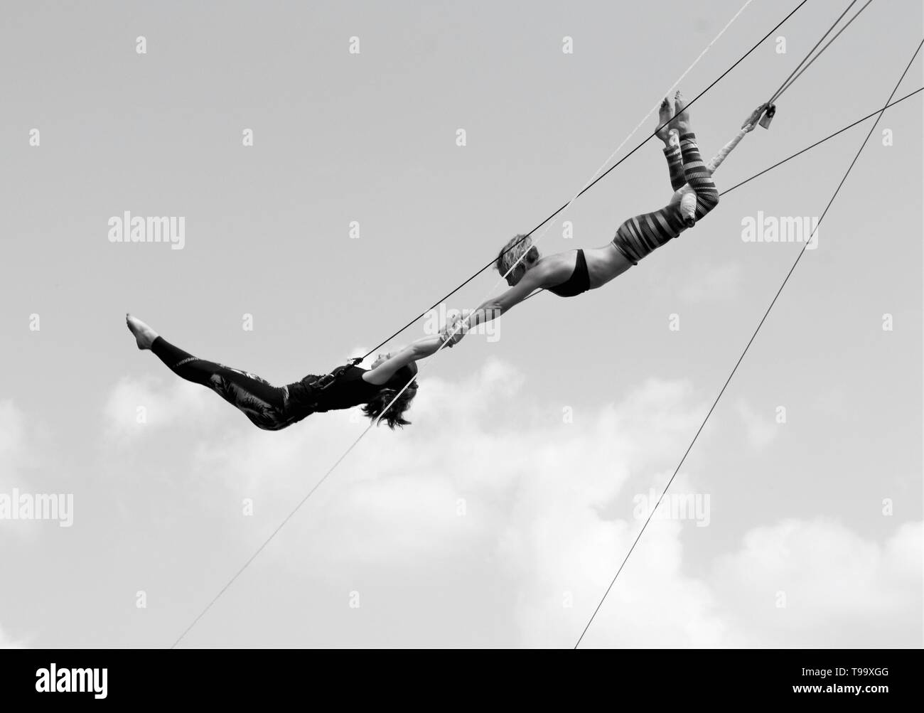 Trapeze artists structure hi-res stock photography and images - Alamy