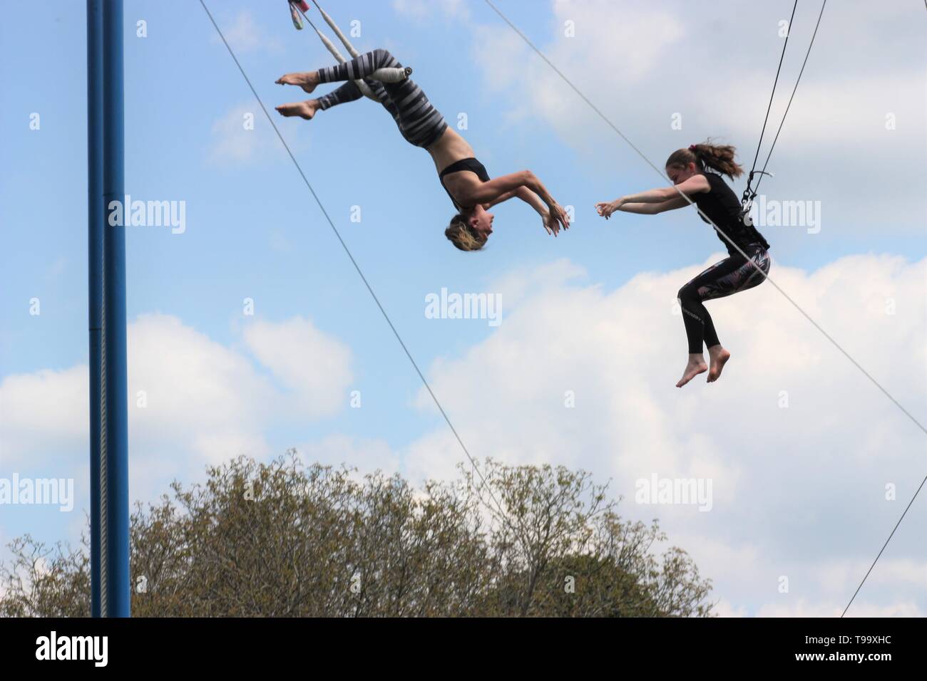 Flying trapeze hi-res stock photography and images - Alamy