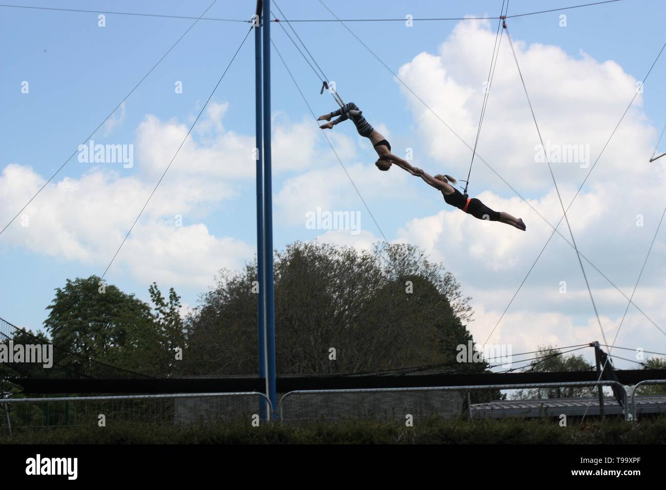 Trapeze artists hi-res stock photography and images - Alamy
