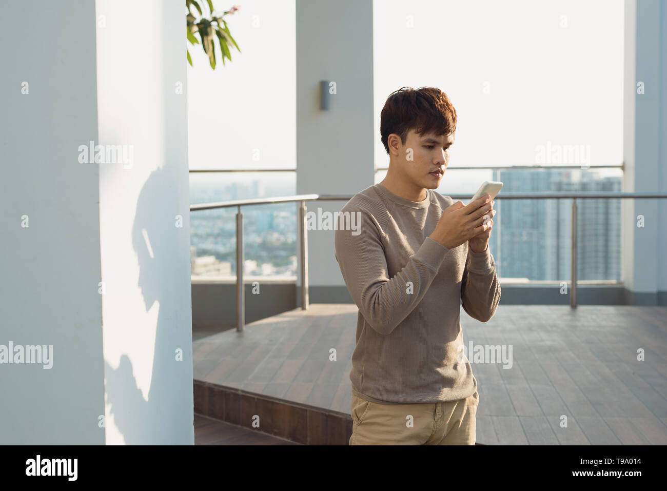 Stading man hi-res stock photography and images - Alamy