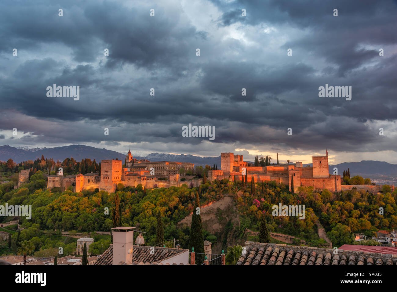 Alhambra during sunset, seen from Mirador San Nicolás Stock Photo - Alamy