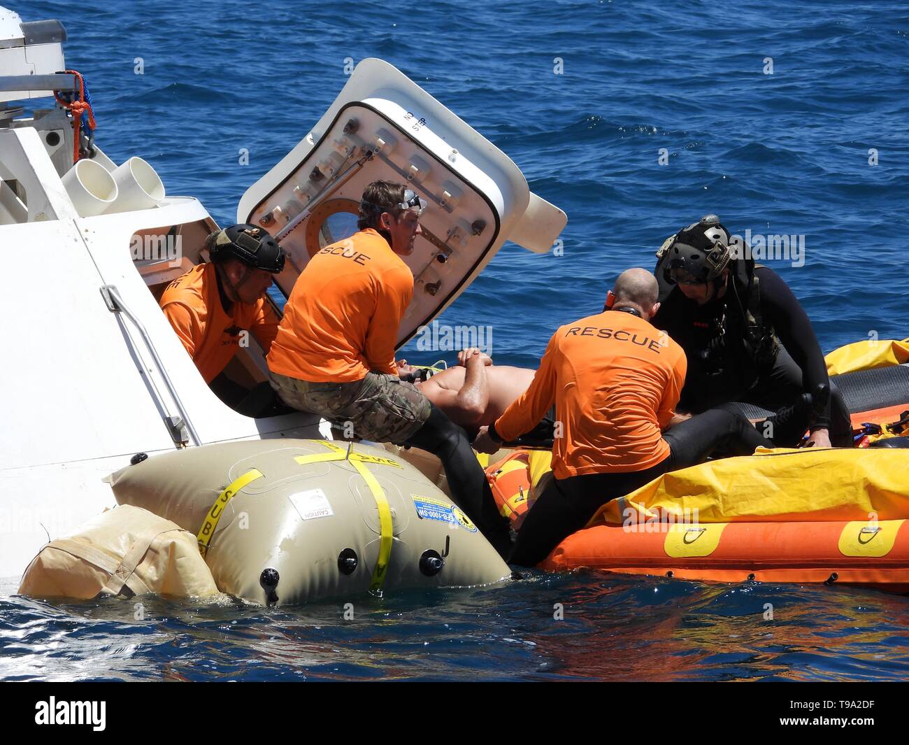 Splashdown hi-res stock photography and images - Alamy
