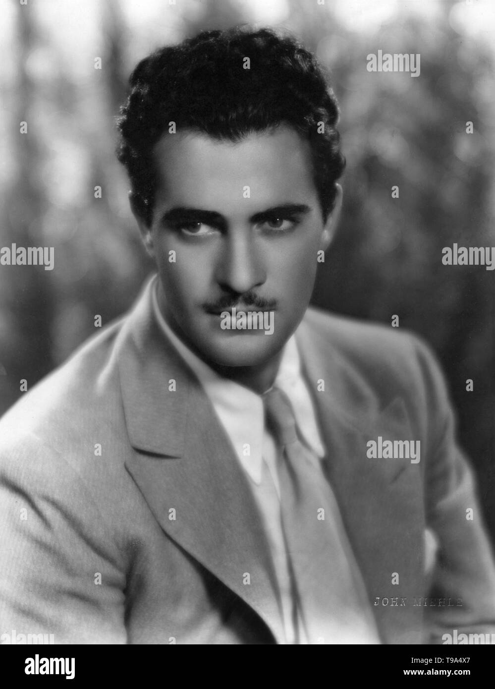 Gilbert roland hi-res stock photography and images - Alamy