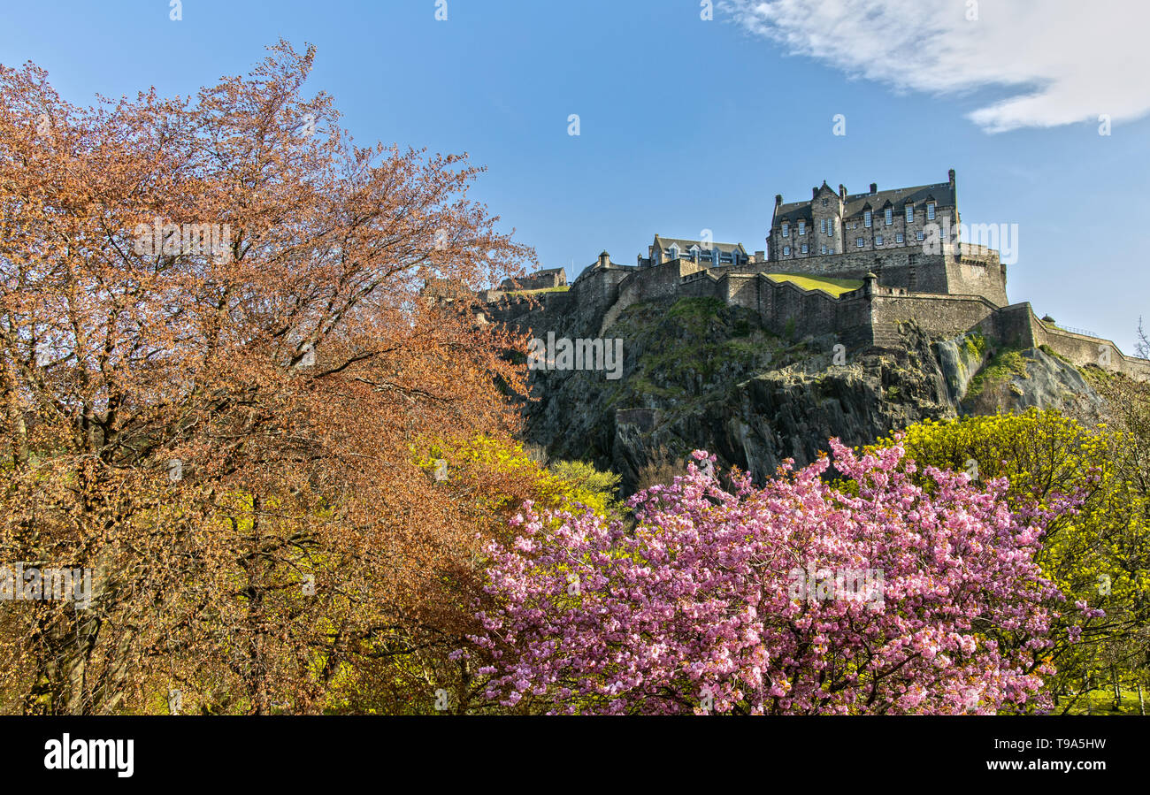 Landscape view edinburgh scotland hi-res stock photography and images ...