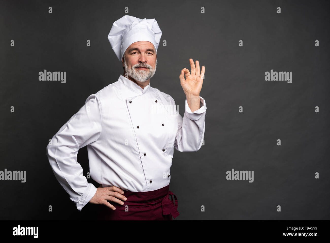 Kissing fingers hi-res stock photography and images - Alamy