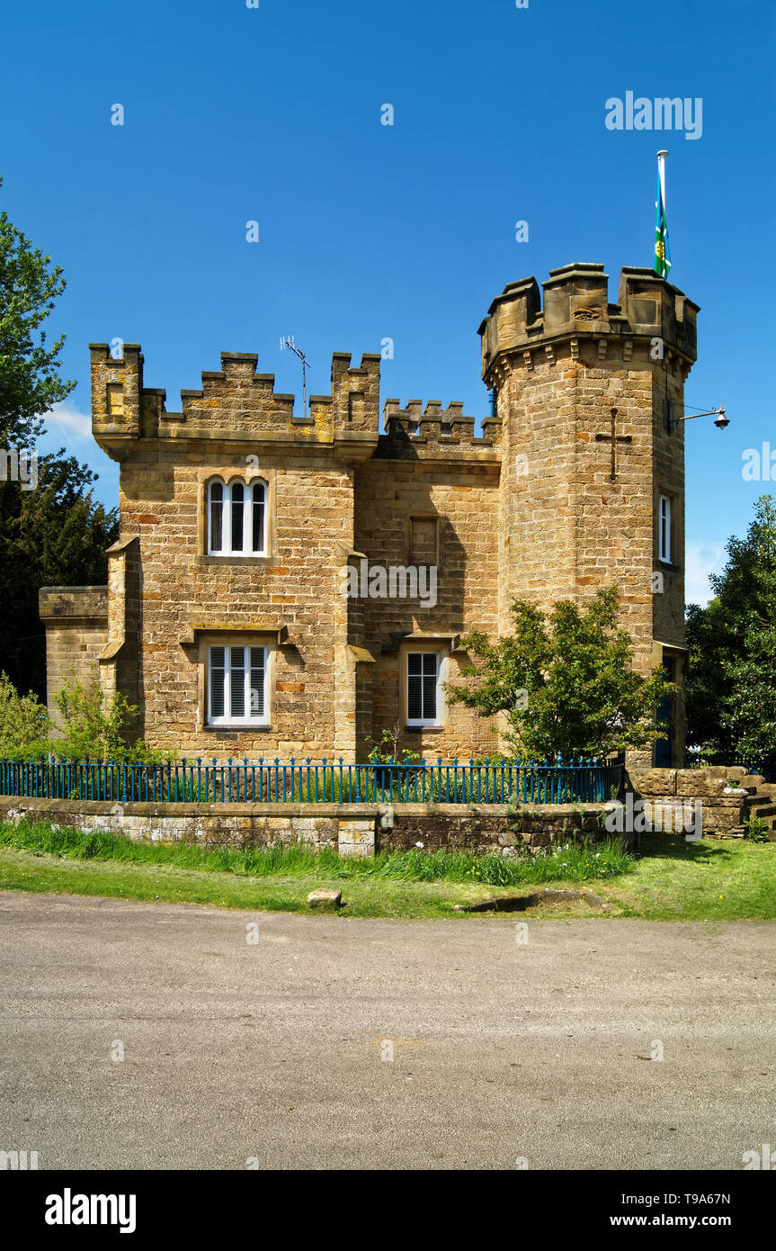 Edensor castlellated gate house hi-res stock photography and images - Alamy