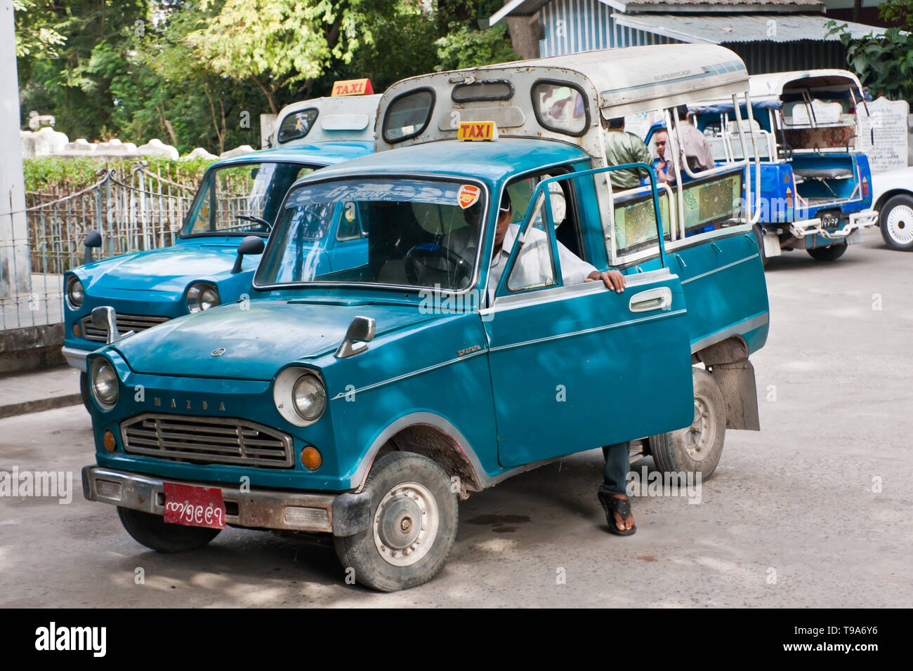 Myanmar taxi hi-res stock photography and images - Alamy