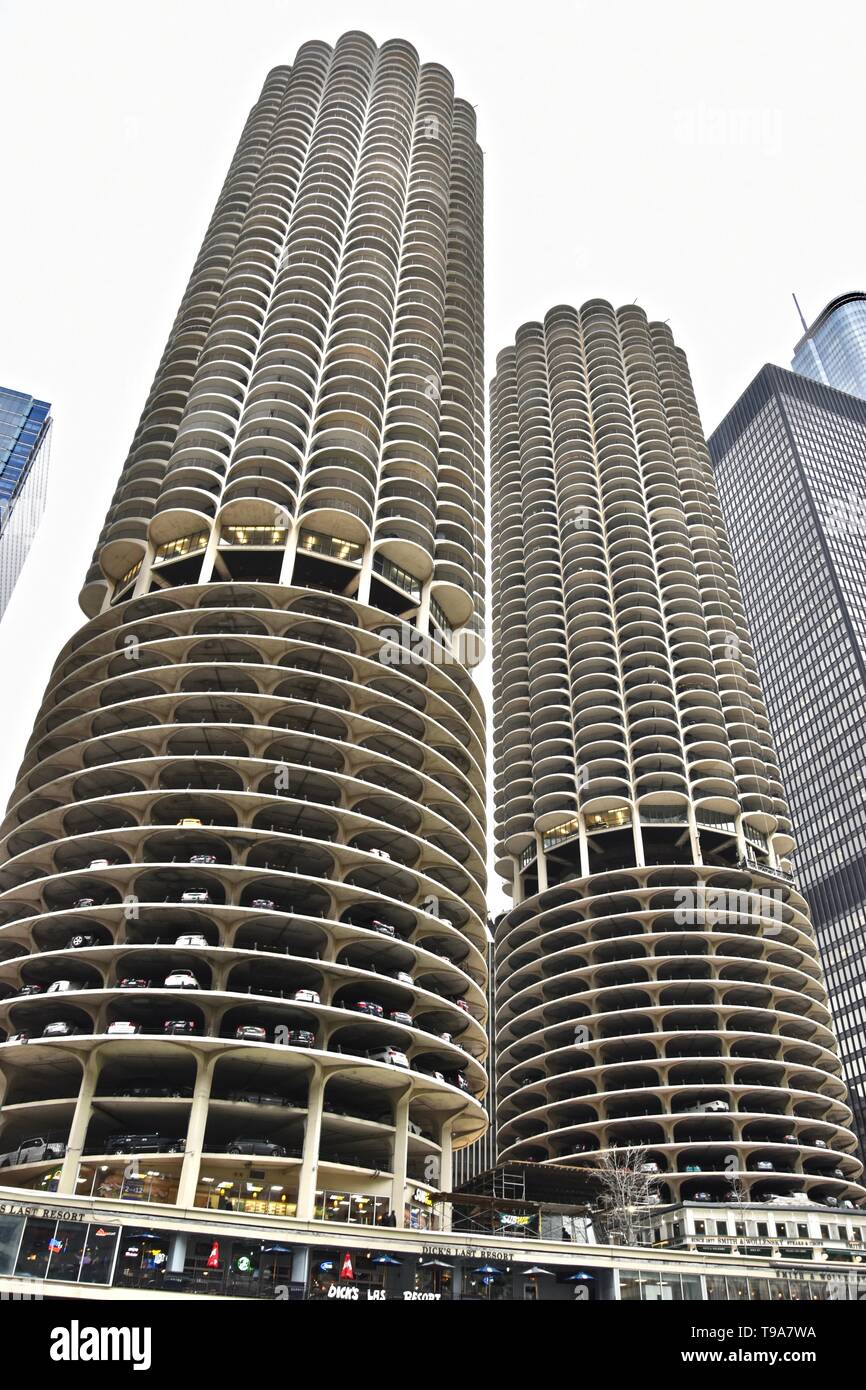 Marina City Towers along the Chicago River, Near North, Chicago ...