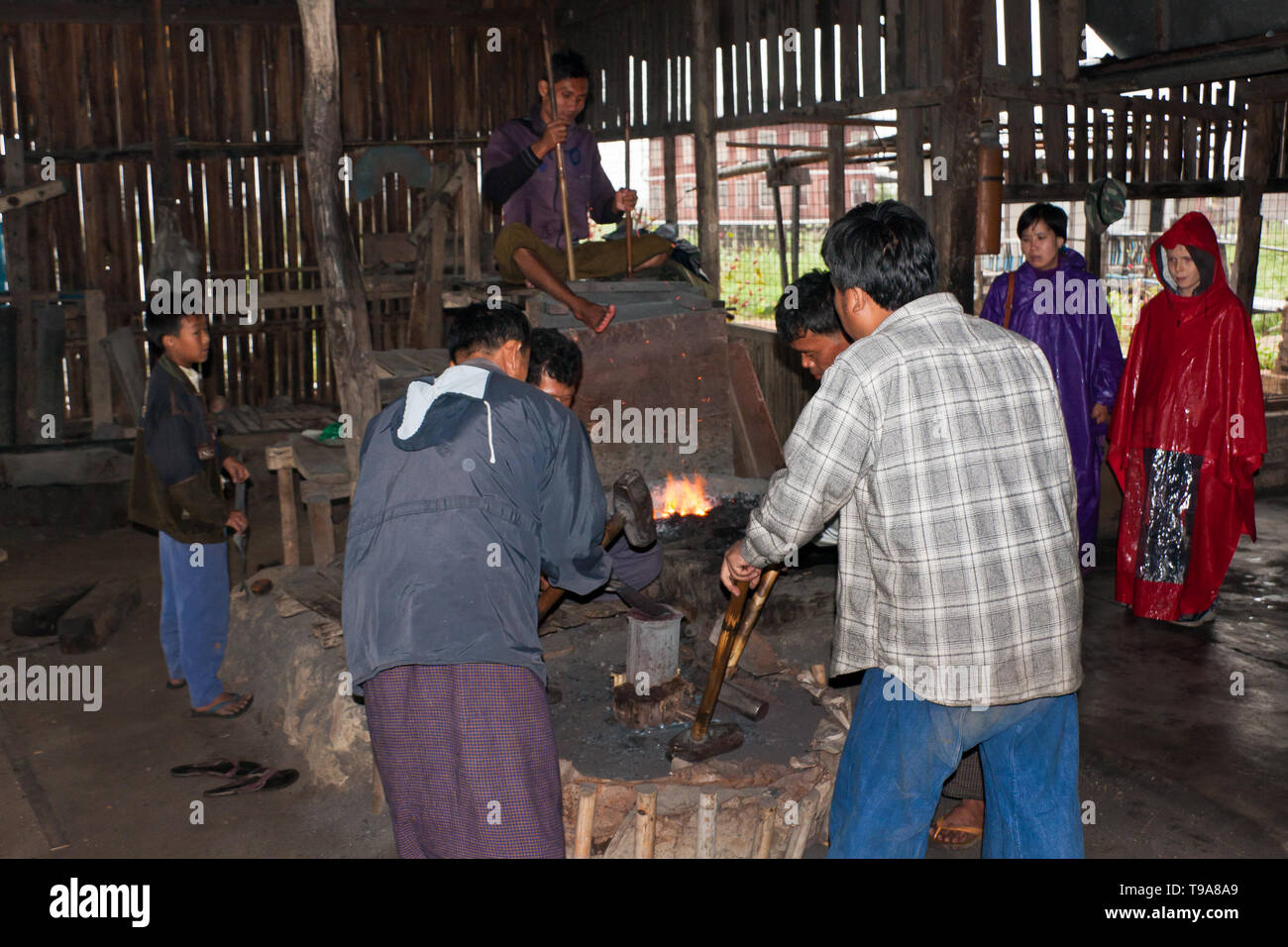Burmese metal workers hi-res stock photography and images - Alamy
