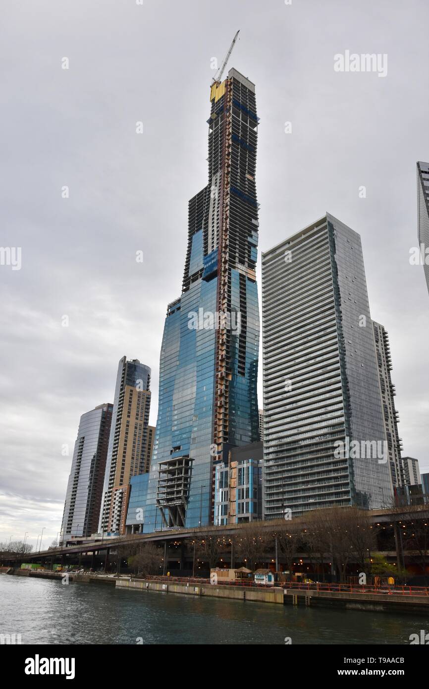 Vista Tower, the third tallest tower in Chicago, under construction ...