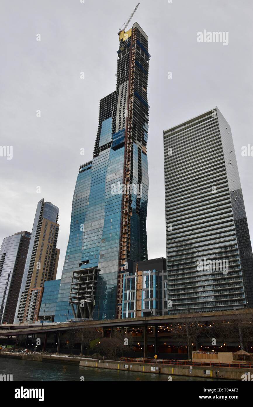 Vista Tower, the third tallest tower in Chicago, under construction ...