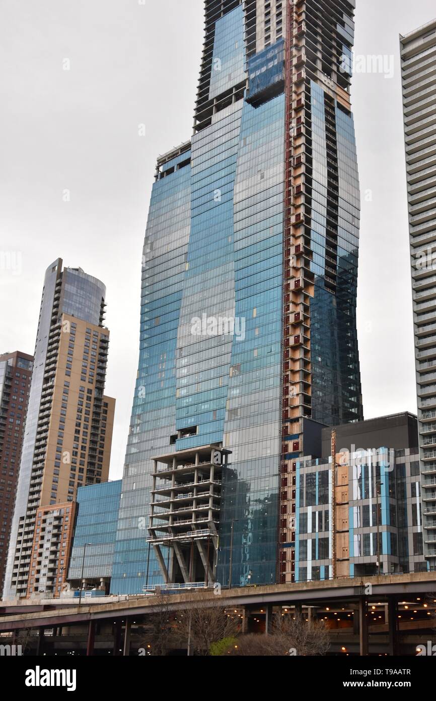 Vista Tower, the third tallest tower in Chicago, under construction ...