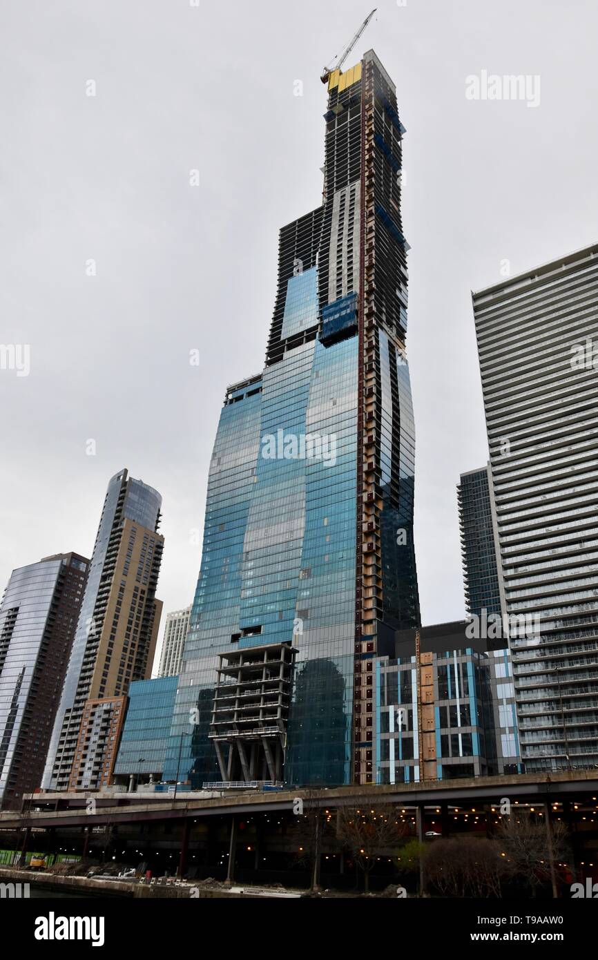 Vista Tower, the third tallest tower in Chicago, under construction ...