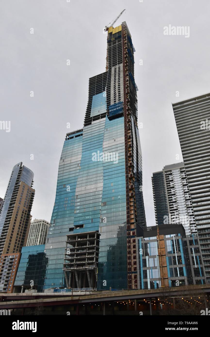 Vista Tower, the third tallest tower in Chicago, under construction ...