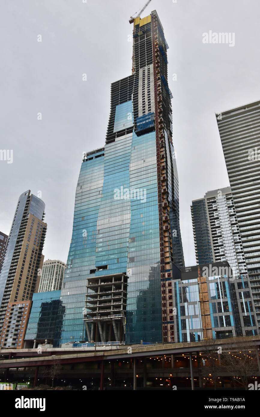 Vista Tower, the third tallest tower in Chicago, under construction ...