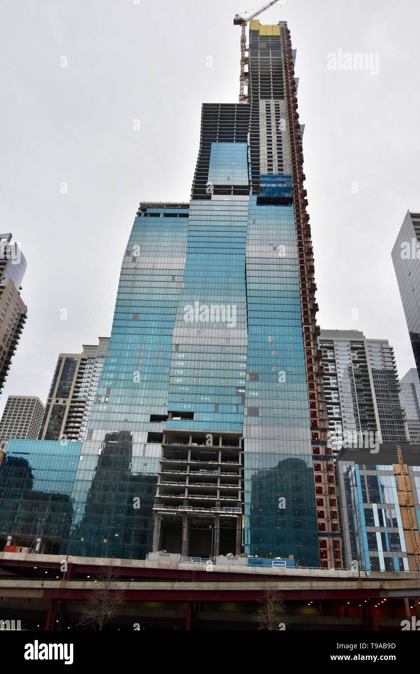 Vista Tower, the third tallest tower in Chicago, under construction ...