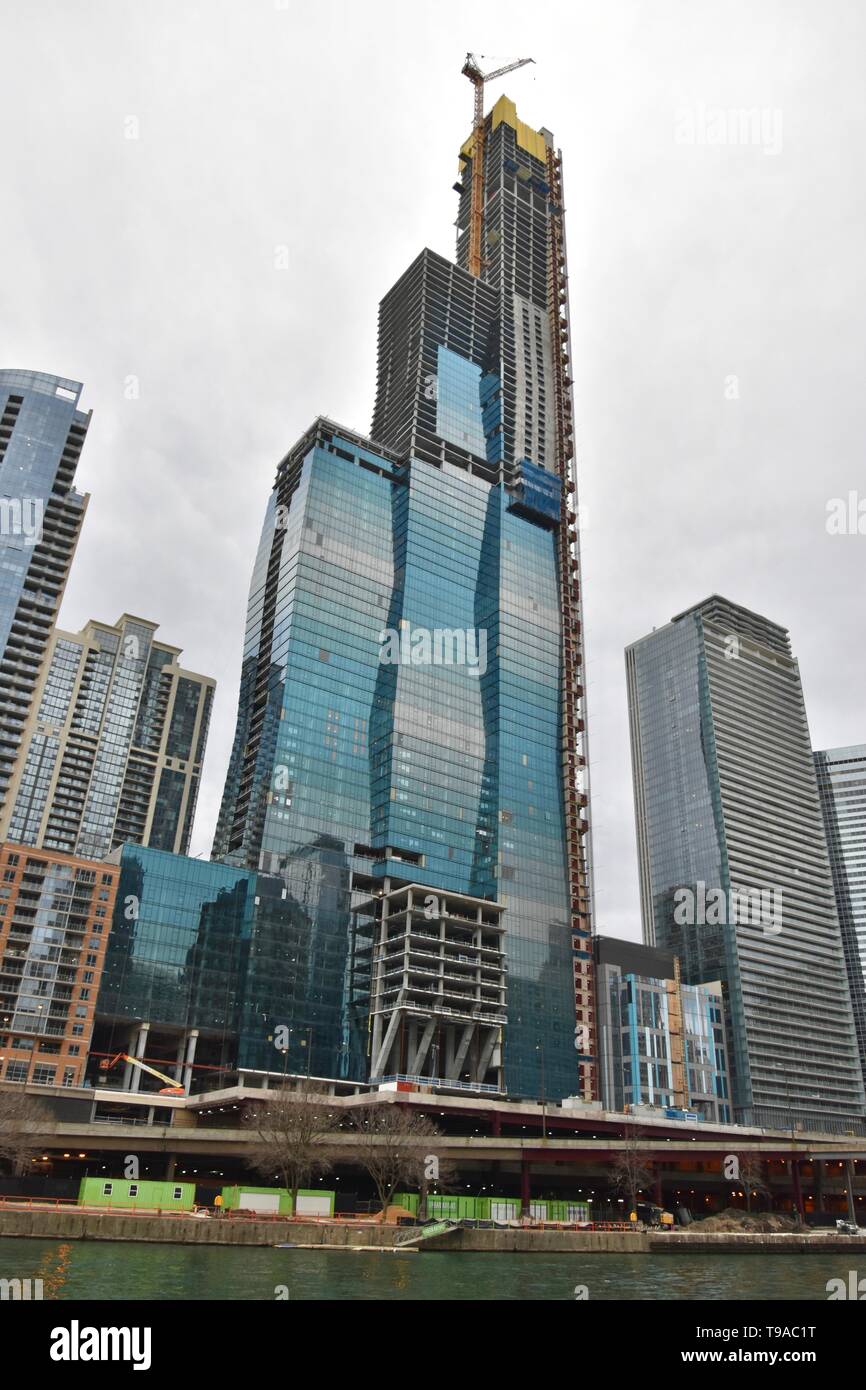 Vista Tower, the third tallest tower in Chicago, under construction ...