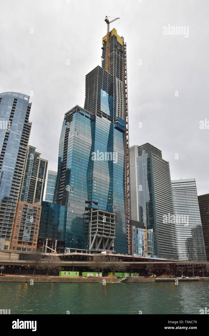 Vista Tower, the third tallest tower in Chicago, under construction ...