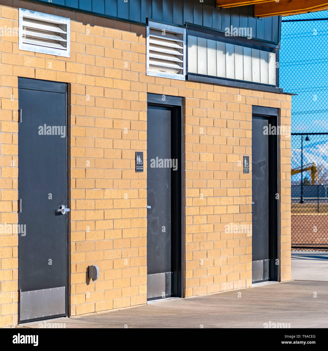 Restroom exterior hi-res stock photography and images - Alamy