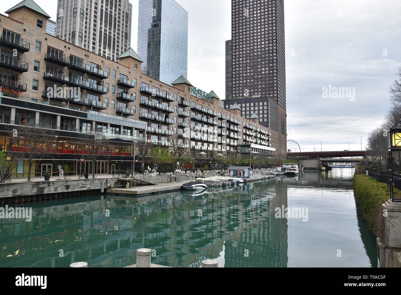 The iconic Chicago Navy Pier in Lake Michigan along the Chicago ...