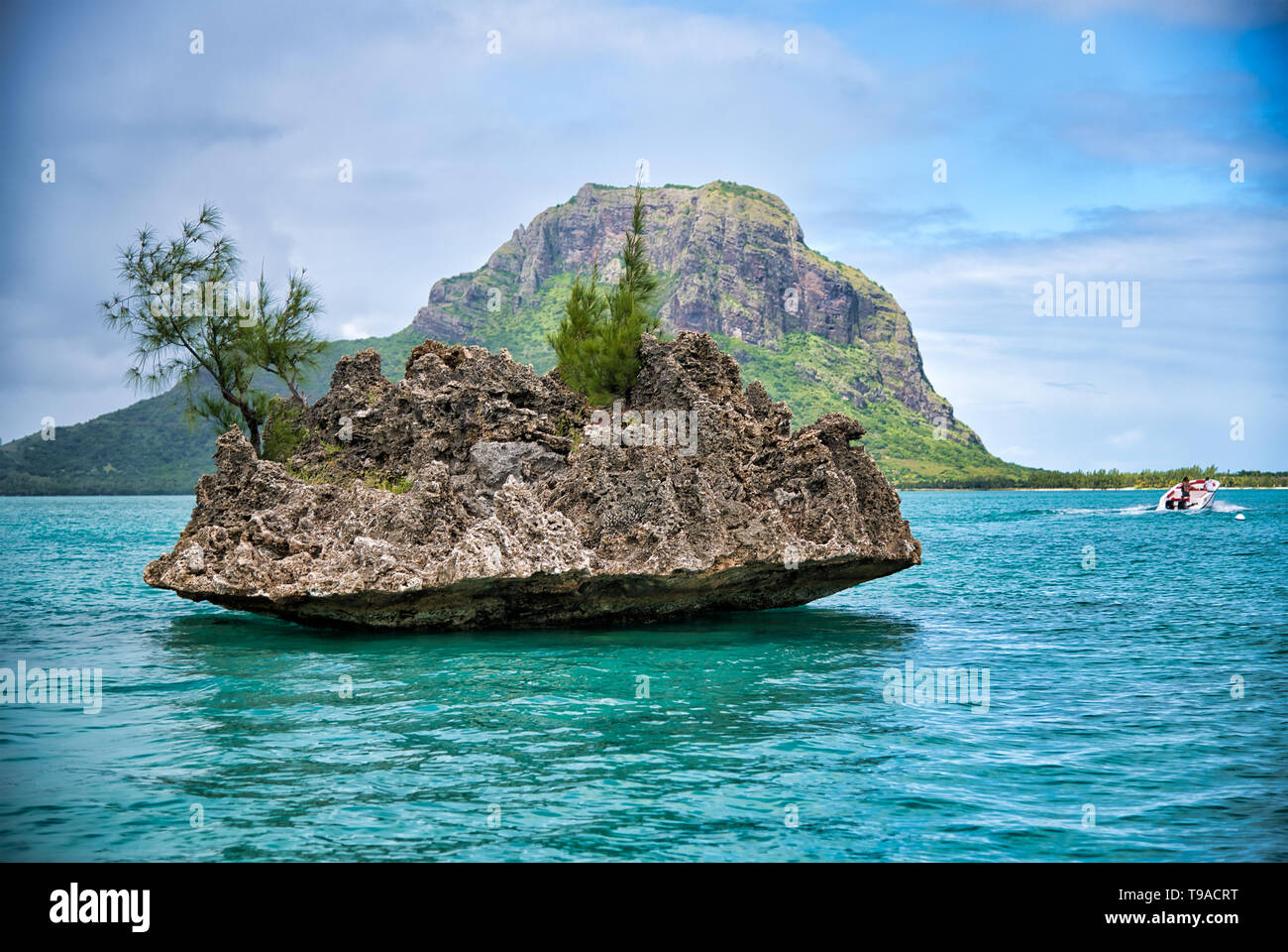 Crystal Rock in the turquoise waters of the Indian Ocean at Le Morne ...