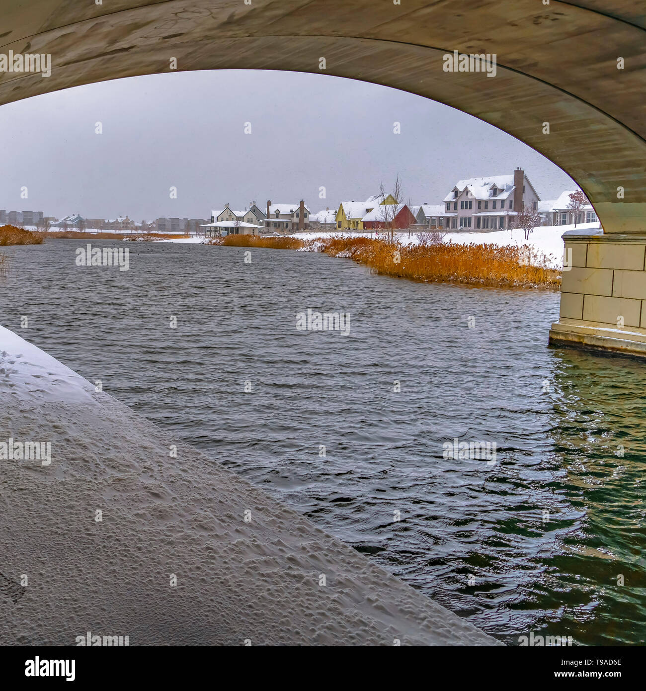 Trail and lake under the arched bridge in Daybreak Stock Photo - Alamy