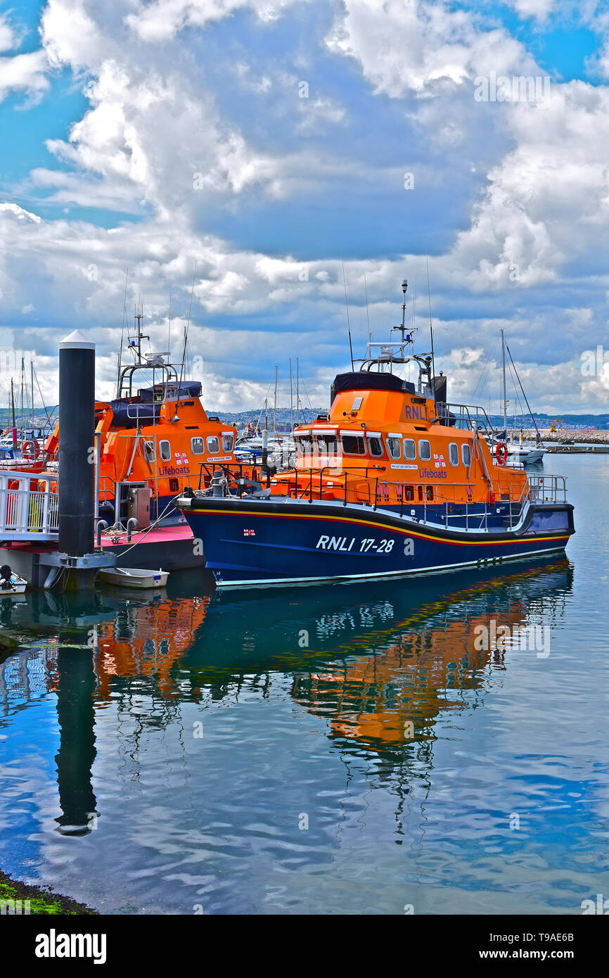 Lifeboat 17 27 rnli hi-res stock photography and images - Alamy