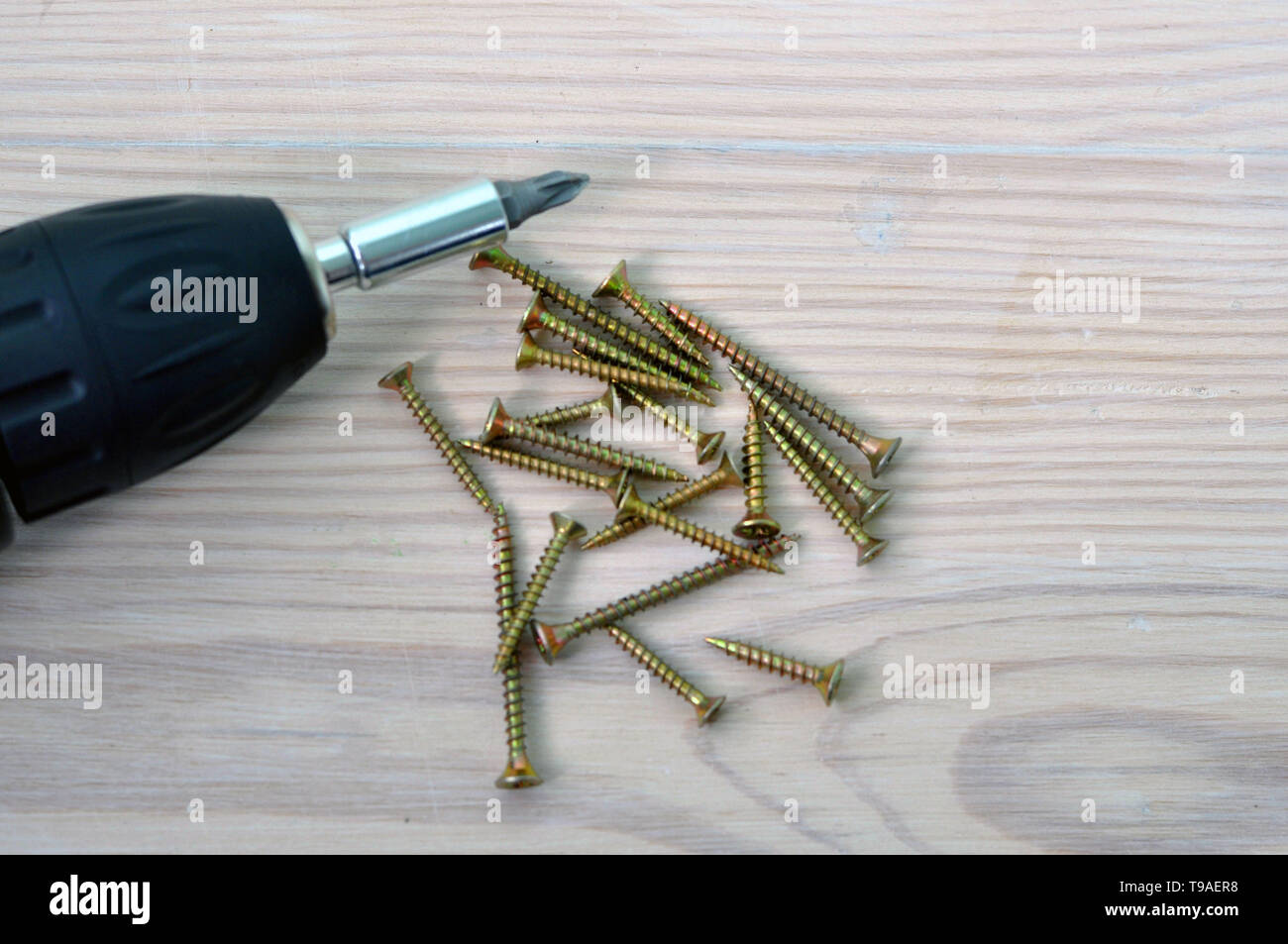 Cordless screwdriver with screws hi-res stock photography and images ...