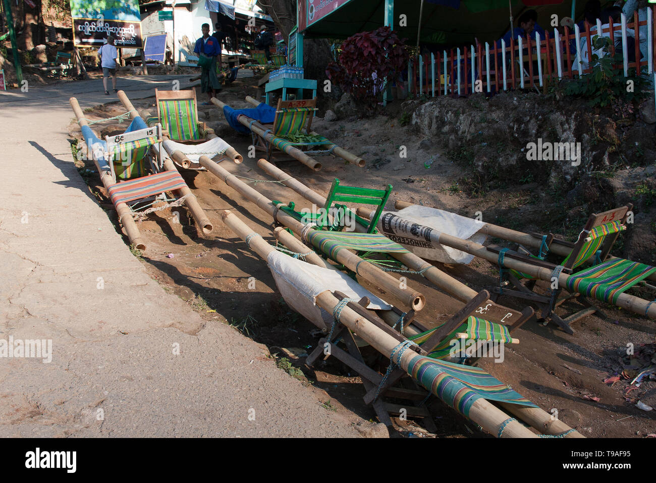 Palanquins hi-res stock photography and images - Alamy