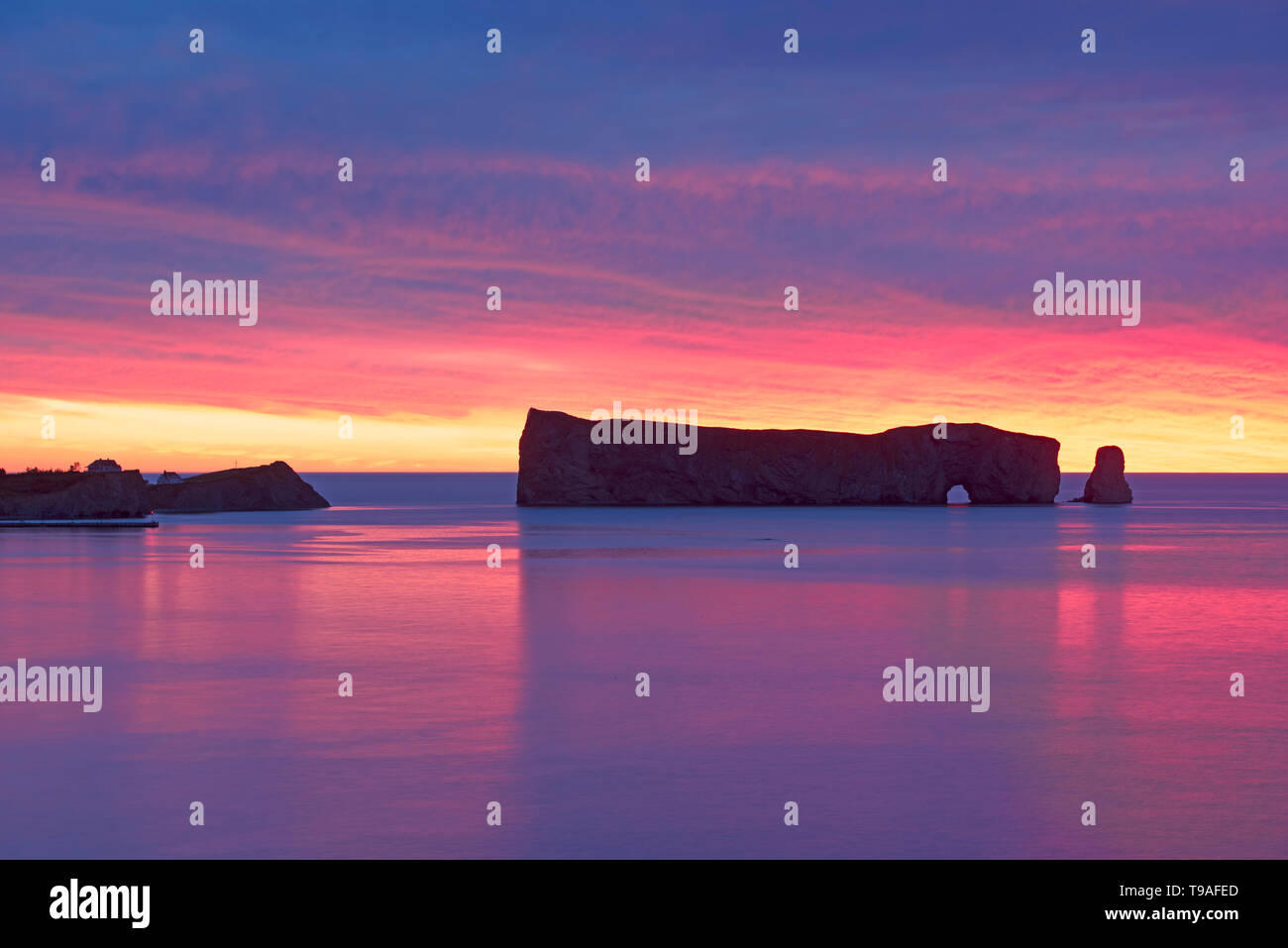 Rocher perce perce rock in atlantic ocean hi-res stock photography and ...