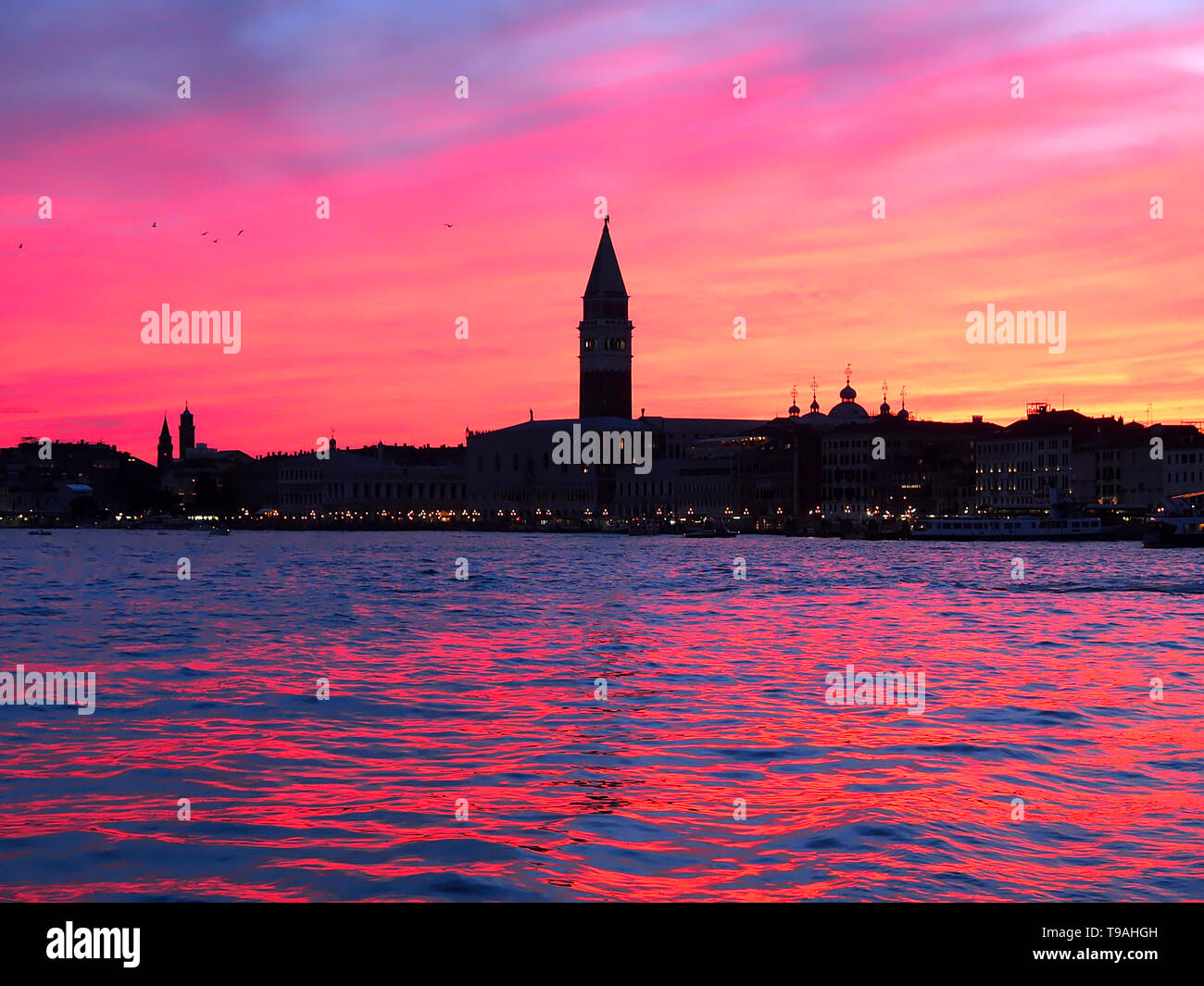 Pink sunset venice italy hi-res stock photography and images - Alamy