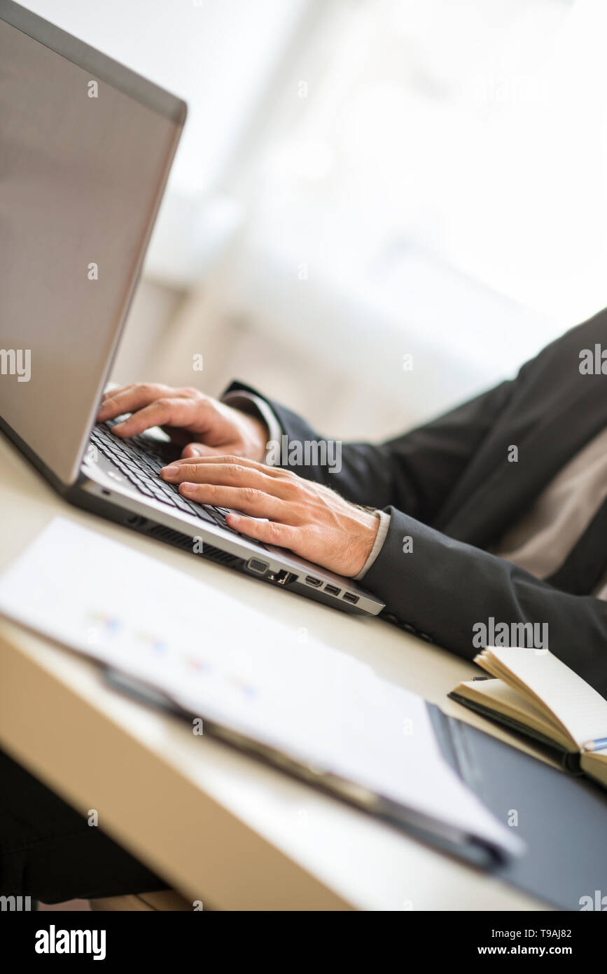 45 degree angle hi-res stock photography and images - Alamy