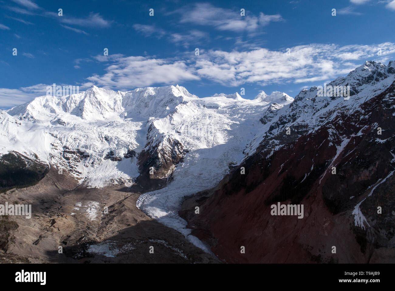 Bomi. 16th May, 2019. Aerial photo taken on May 16, 2019 shows glaciers ...