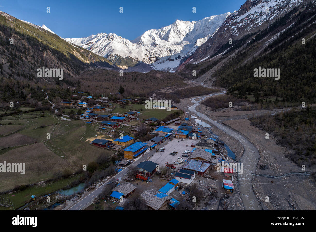 Bomi. 16th May, 2019. Aerial photo taken on May 16, 2019 shows glaciers ...