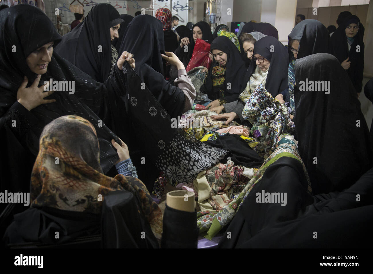 Tehran, Tehran, Iran. 16th May, 2019. Iranian women and a girl shop for ...