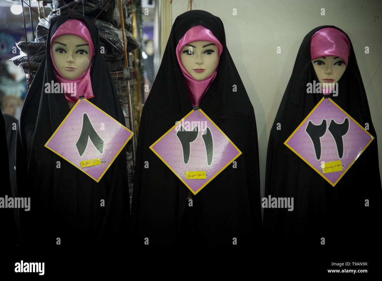 Islamic headscarves hi-res stock photography and images - Alamy