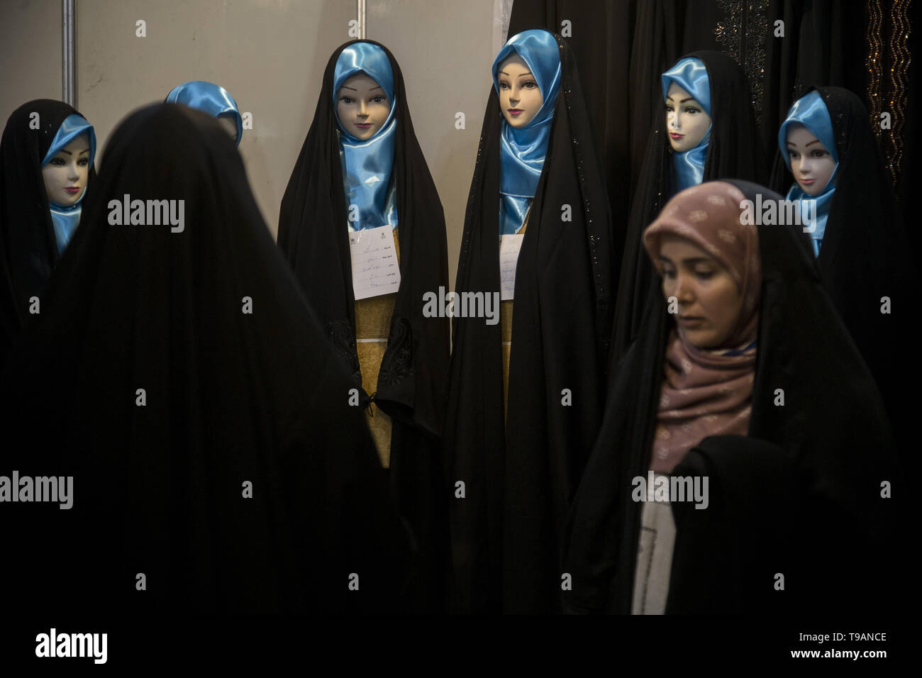 Tehran, Tehran, Iran. 16th May, 2019. Iranian women and a girl shop for ...