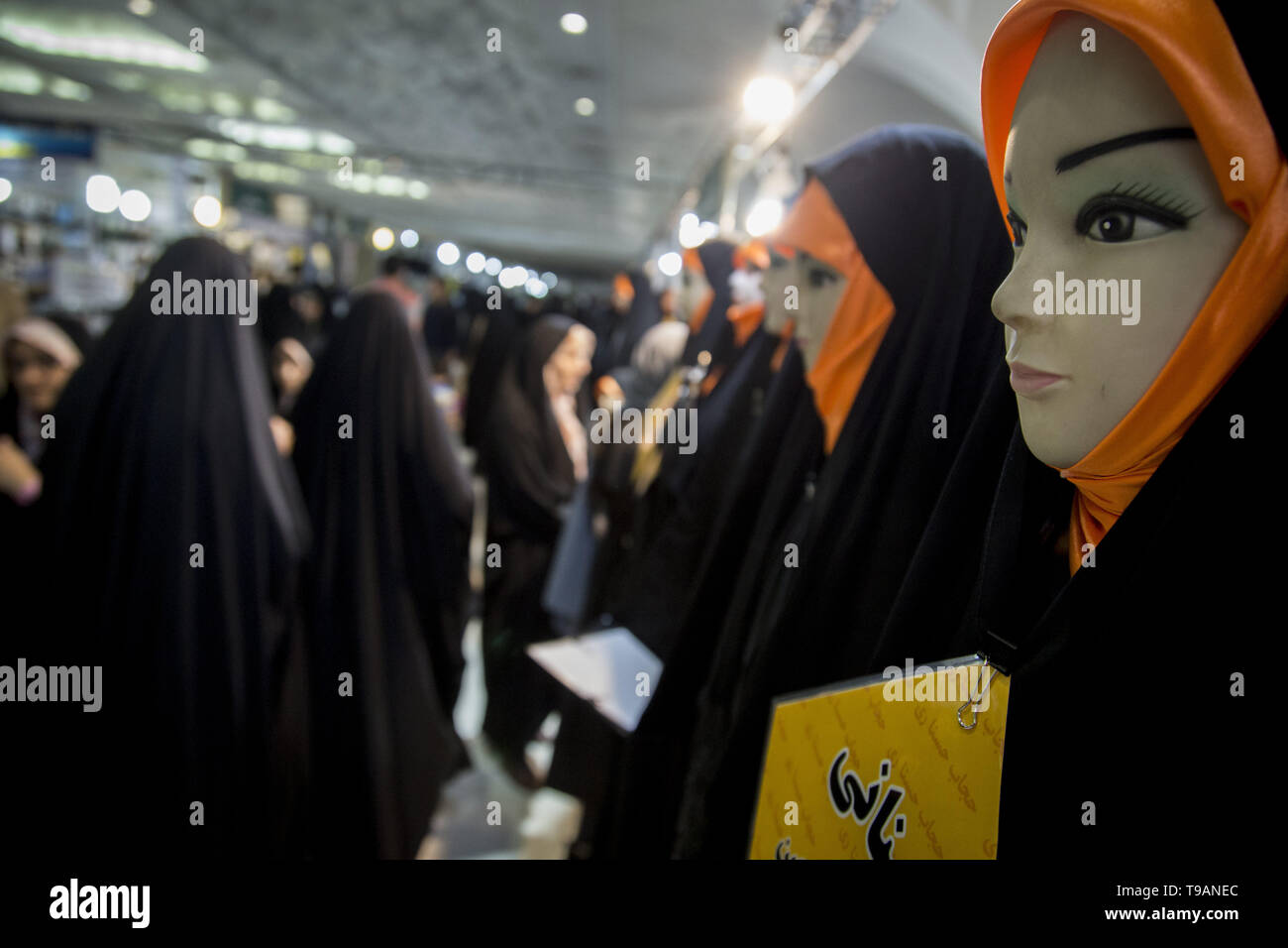 Tehran, Tehran, Iran. 16th May, 2019. Iranian women and a girl shop for ...