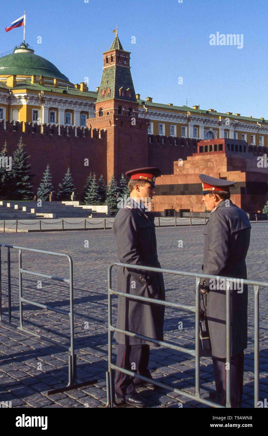 Moscow, Russia. 1st Oct, 1992. A pair of uniformed guards in Red Square ...