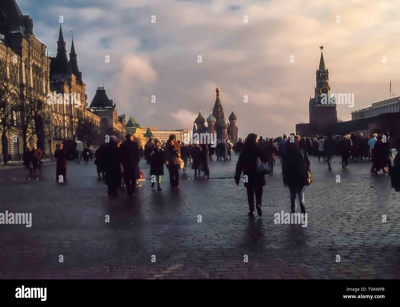 Moscow, Russia. 3rd May, 1985. In late afternoon, pedestrians cross Red ...