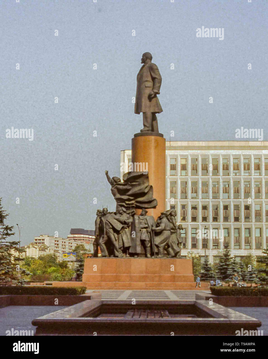 Moscow, Russia. 1st Oct, 1992. Statue of Vladimir Lenin, Russian ...