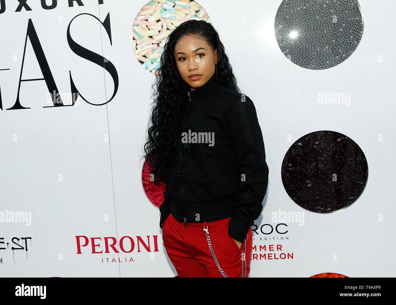 Kaos hi-res stock photography and images - Alamy